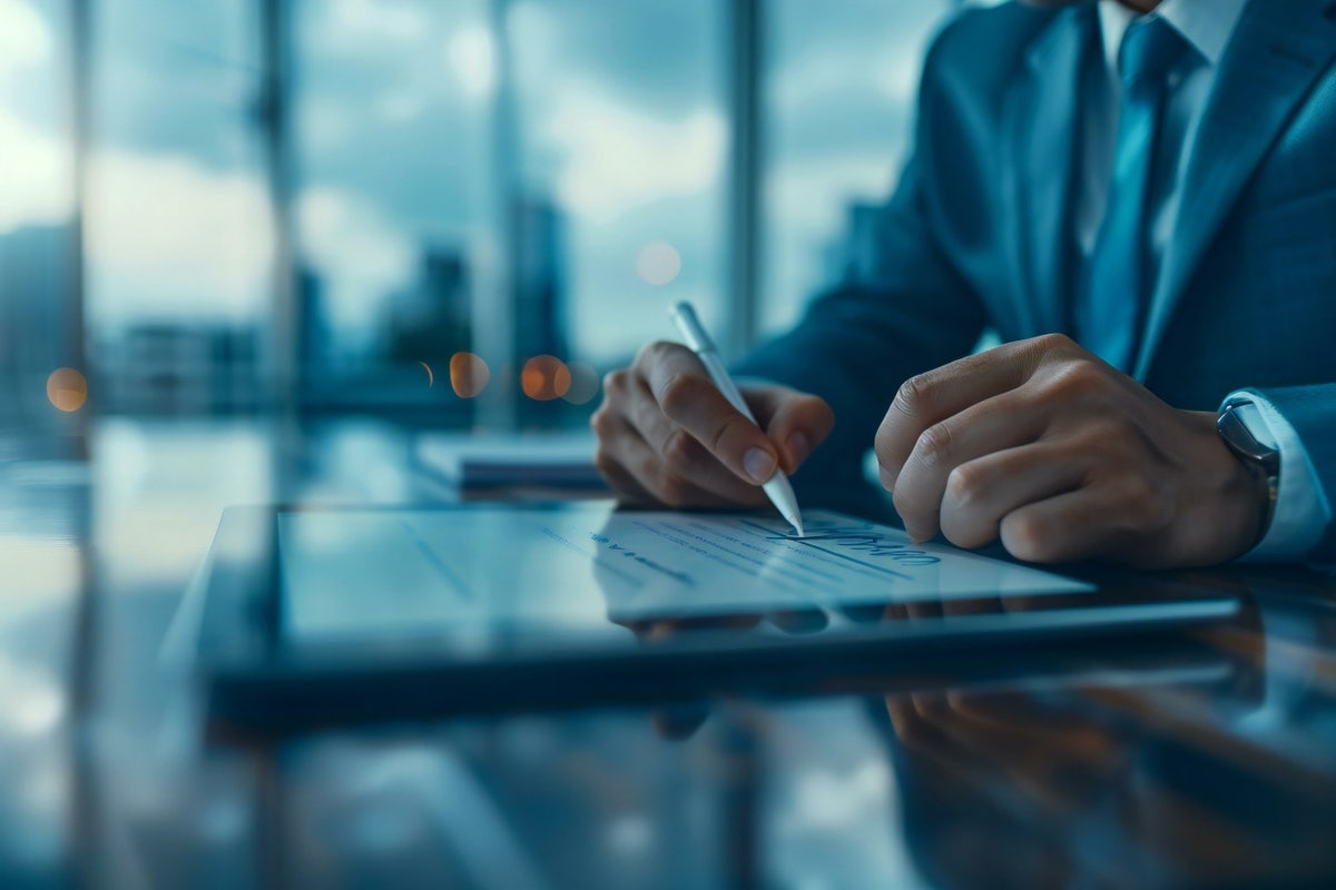 Aadhaar digital signatures transform eSign in India | Adobe Acrobat India